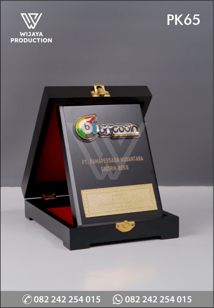 PK65 Plakat Kayu PT Pamapersada Nusantara Distrik Bekb • bikinplakatmurah.com